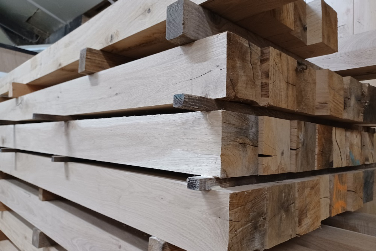 Eiken balken | CenWood BV Houthandel te Gemert